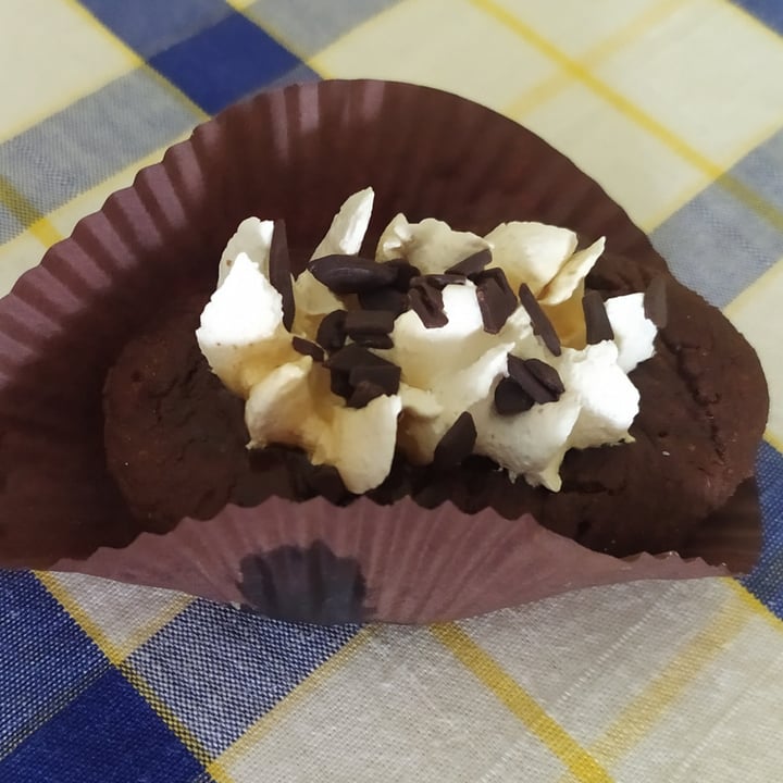 Leccornie Milano, Italy Pasticcino al cioccolato e panna Review | abillion