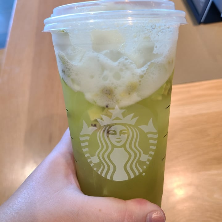 Starbucks Emeryville, United States Kiwi Starfruit Starbucks Refresher ...