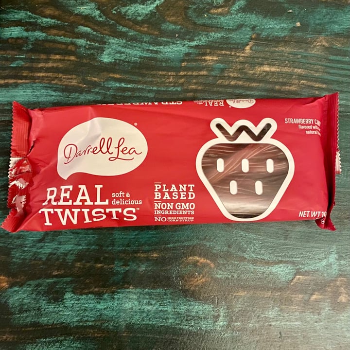 Darrell Lea Strawberry Real Twists Candy Review | abillion