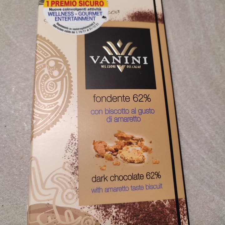 Vanini Cioccolato fondente 62% con biscotto al gusto di amaretto Review ...