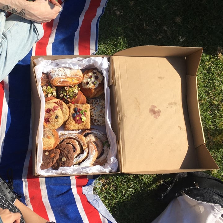 H3n.pasteleria Box floral Review | abillion