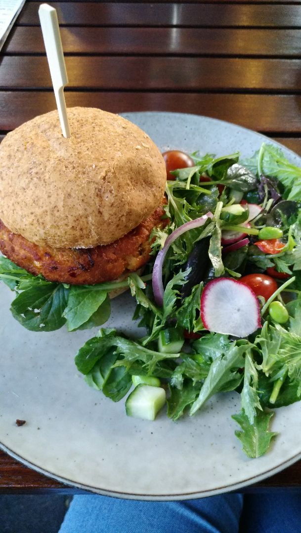 The Pour House Hahei, New Zealand Sweetcorn And Kumara Burger Review ...