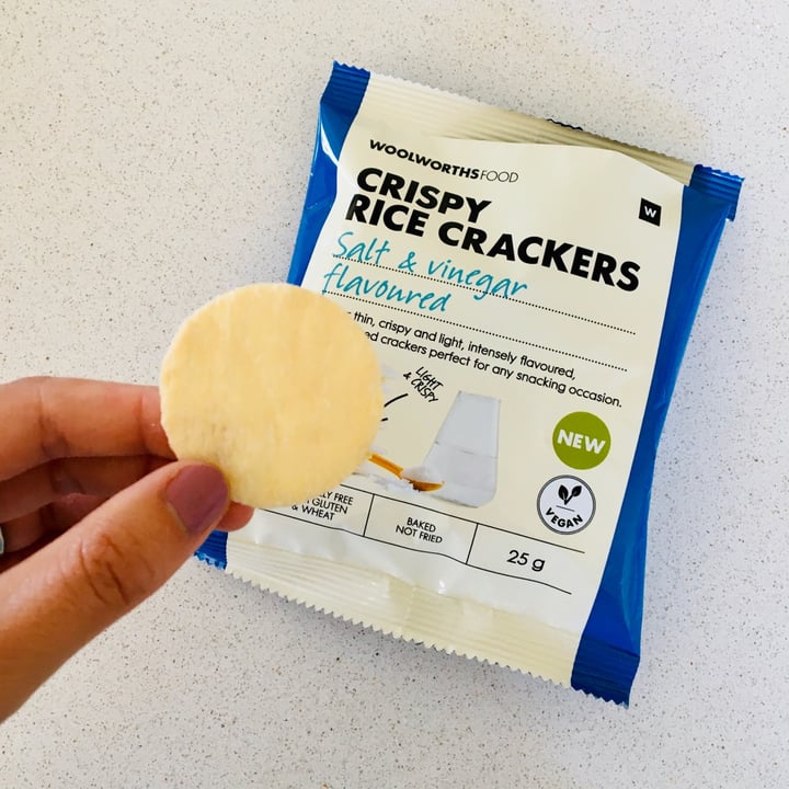 Woolworths Food Crispy rice crackers (salt & vinegar flavoured) Review ...