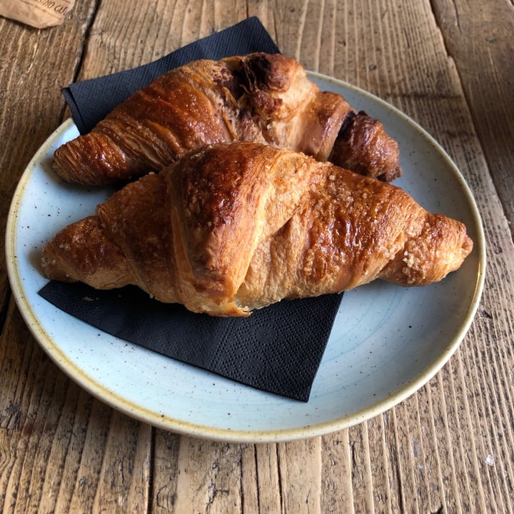 Tassino Cafè Bergamo, Italy Cornetto marmellata e cioccolato Review ...