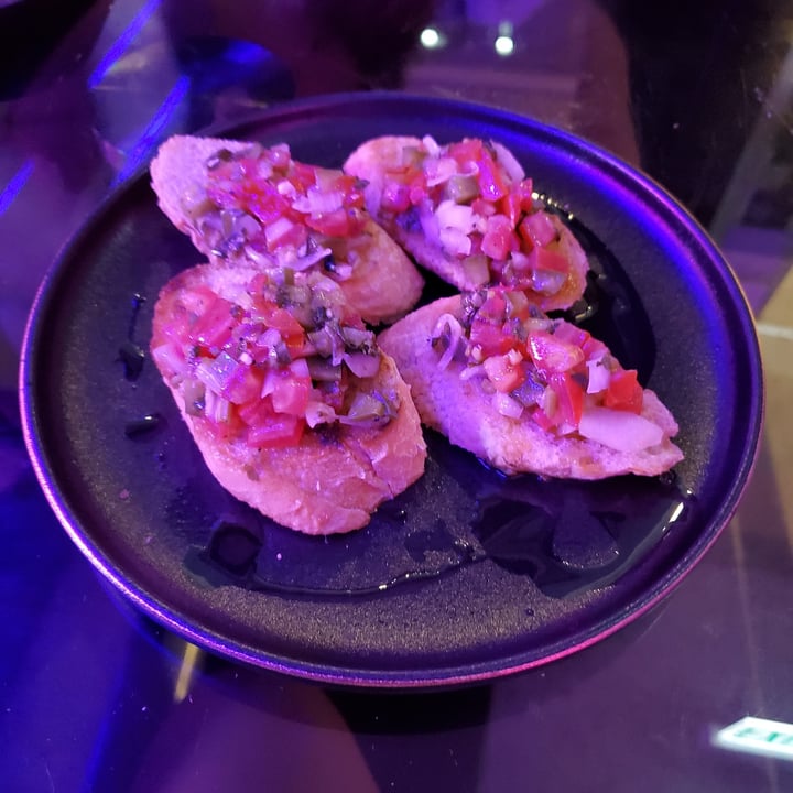 ohm... cafe and bar 深水埗, Hong Kong Tomato Salsa Crispy Toast Review ...