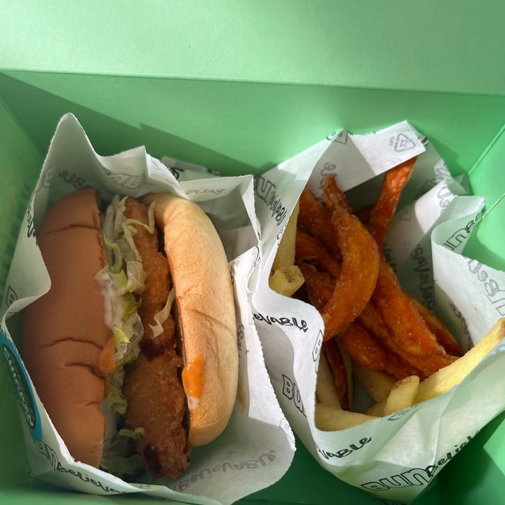 Bun Burgers - Dell'Orso Milano, Italy Beyond Chicken burger Review ...