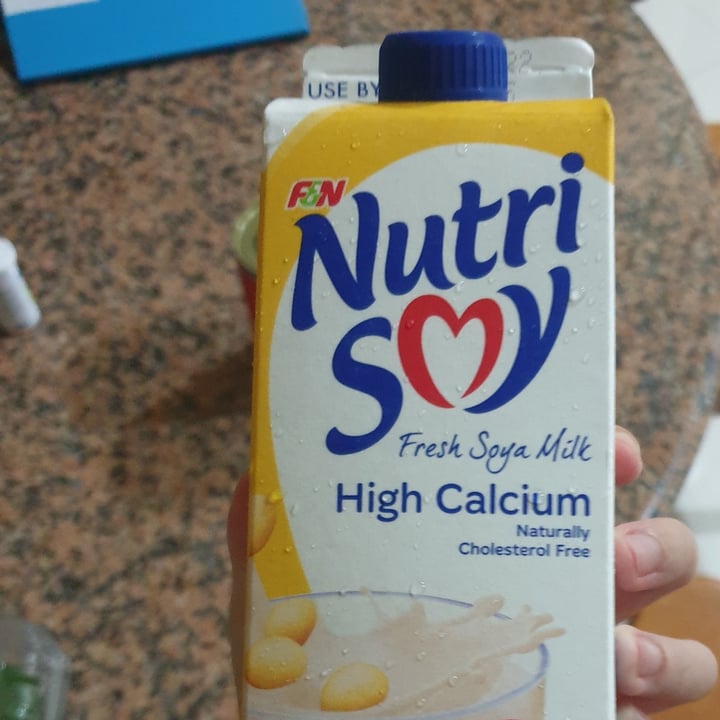 F&N Nutrisoy Fresh Soya Milk High Calcium No Sugar Added Review | abillion