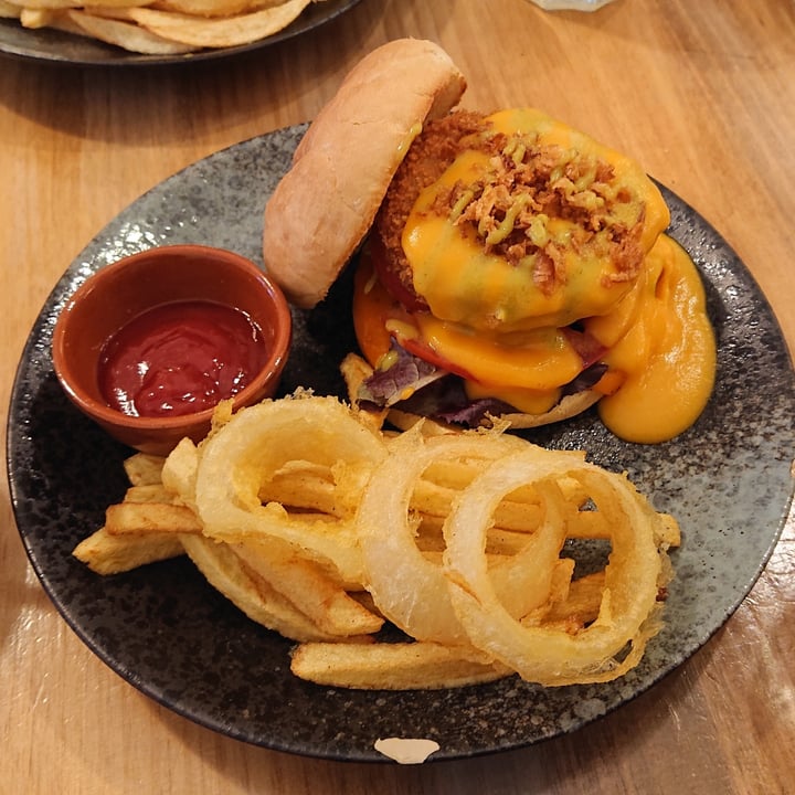 Chillin' Cafe Madrid, Spain Hamburguesa Review | abillion