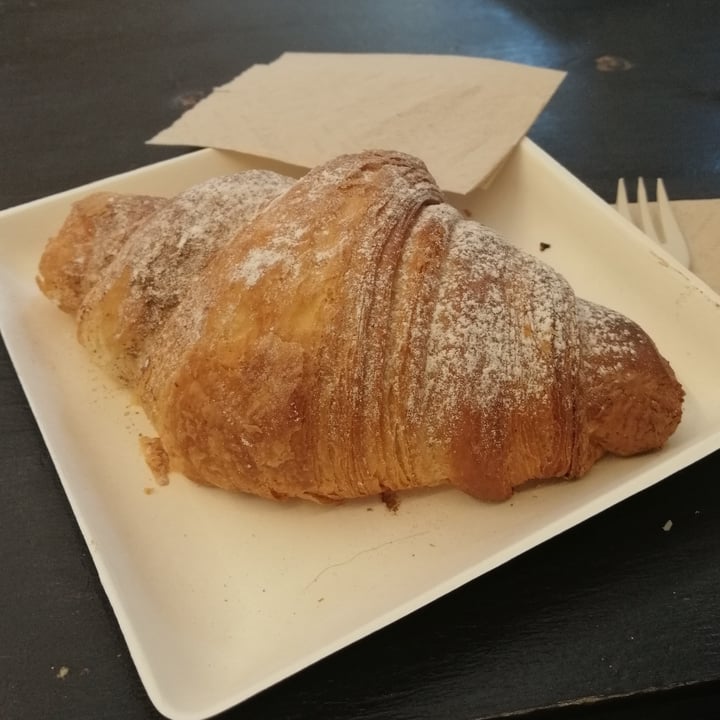 Wani - Vegan Bakery Roma, Italy Cornetto alla crema Review | abillion