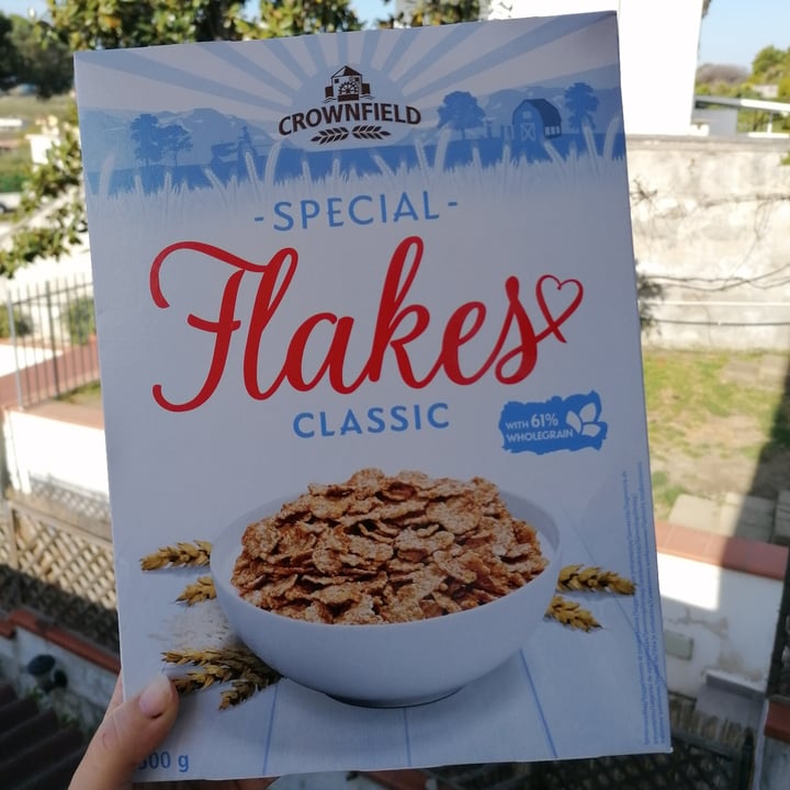Crownfield Special Flakes classic Review | abillion