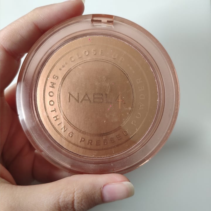 Nabla Cosmetics Close-up Smoothing Pressed Powder #light Review | abillion