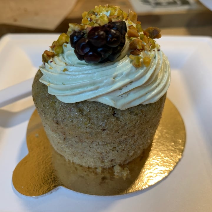 Basilico Food Bologna, Italy Muffin al pistacchio Review | abillion