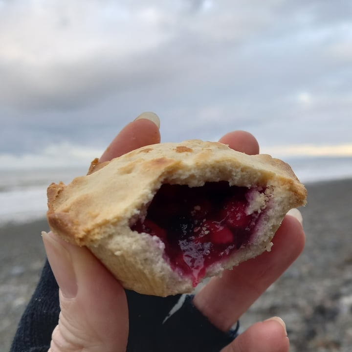 Mr Kipling Bramley Apple and Blackcurrant Pies Review | abillion