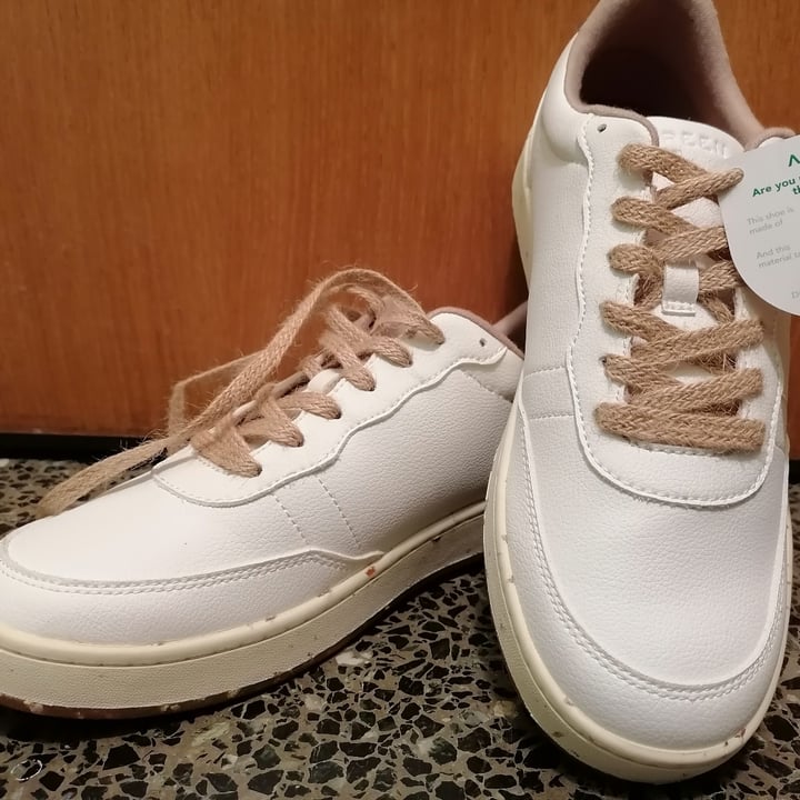 ACBC Evergreen Grape Based White Review | abillion