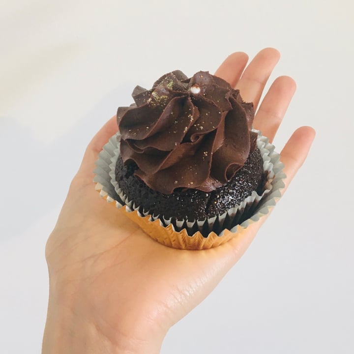 Dolce Bakery Chocolate mousse cupcake Review | abillion