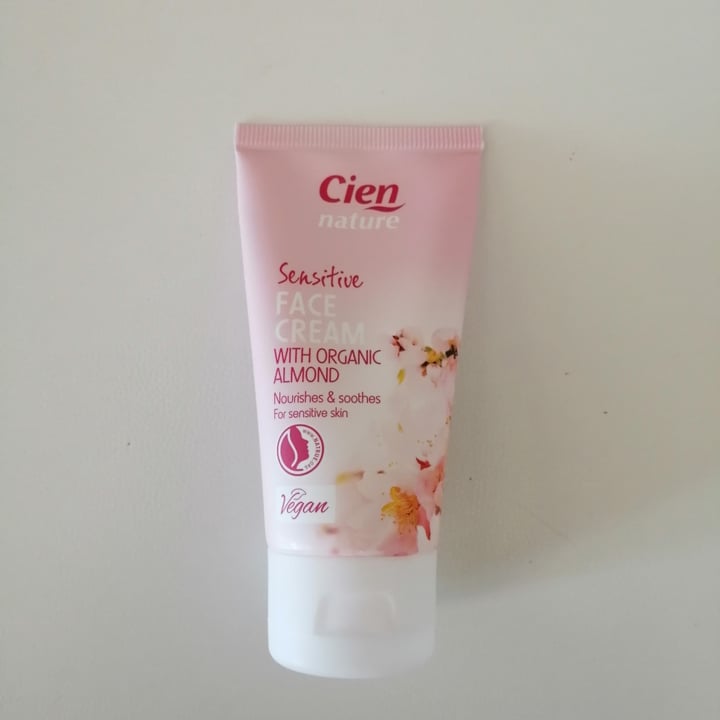 Cien Crema viso sensitive alle mandorle Review | abillion