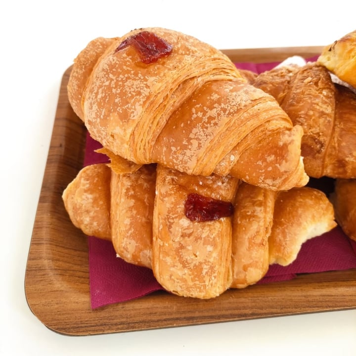 Panificio Fior Di Grano Marcelli, Italy Cornetto Con Marmellata Review ...