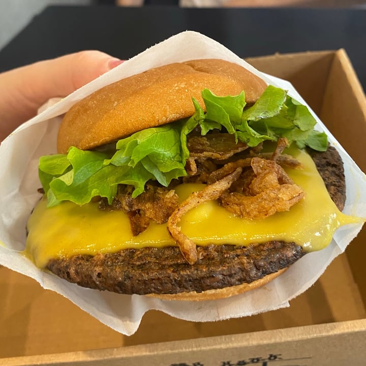Shake Shack Mansion House United Kingdom Crispy Shallot Burger Review ...