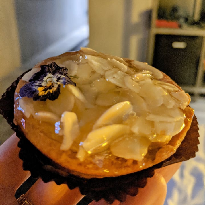 Leccornie Milano, Italy Pasticcino Mandorla Review | abillion