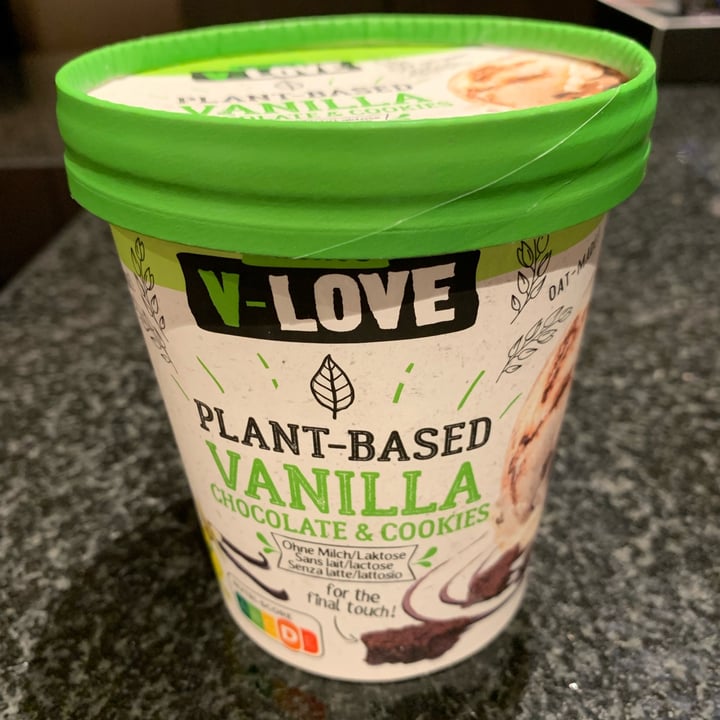 Migros V-Love Plant based Vanilla Chocolate & Cookies Ice Cream Review | abillion