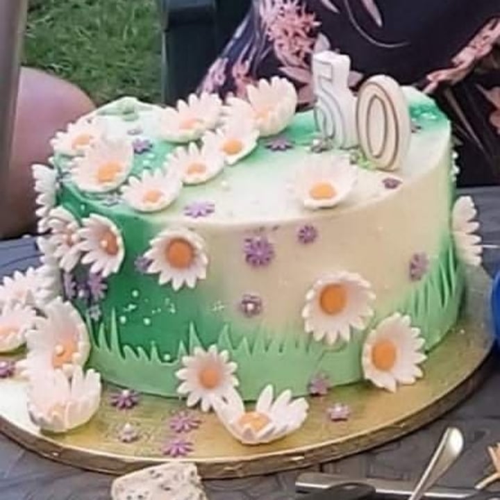 OMG Cakes SA Vegan Chocolate Cake Review | abillion