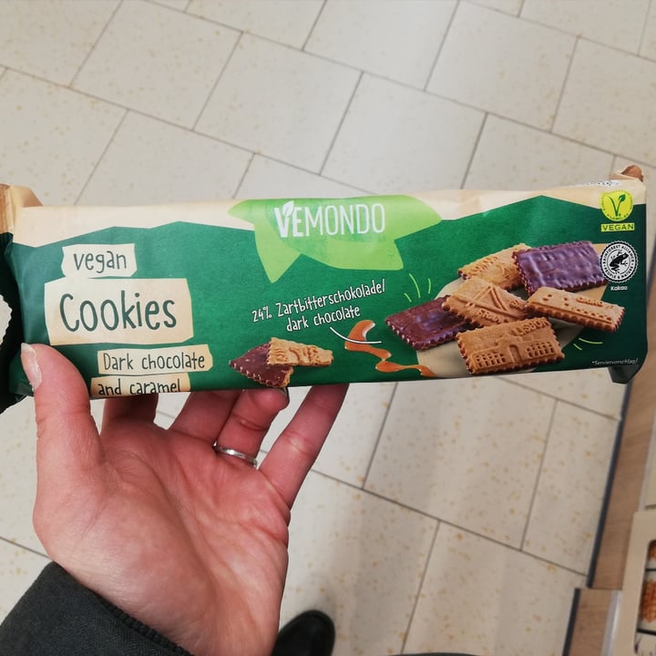 Vemondo Vegan Cookies Dark Chocolate and Caramel Review | abillion