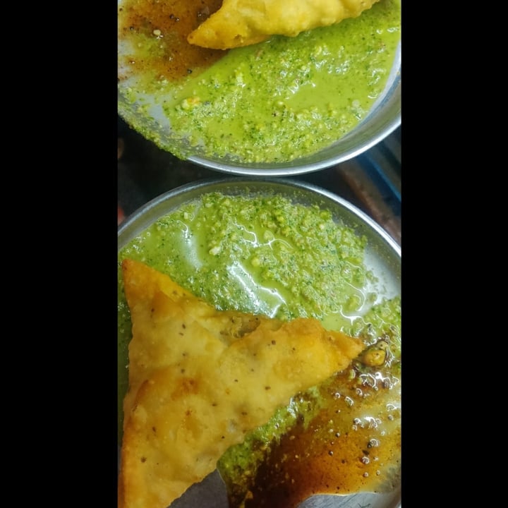 Kedari's Hot Samosa & Sabudani Vada Malmaddi, Dharwad, India Hot Samosa ...