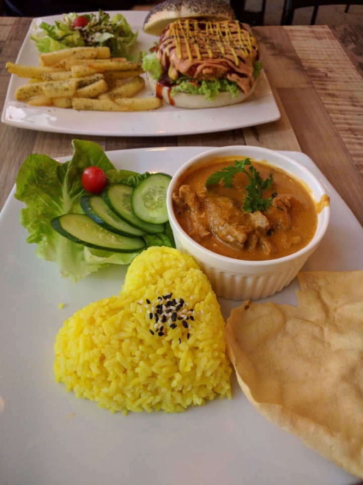 Brown Poodle Cafe Pulau Tikus, George Town, Malaysia Rendang Lunch Set ...