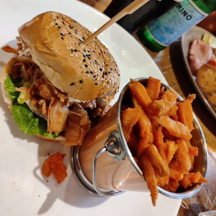 Wuff Stoneybatter, Dublin, Ireland Pulled Jackfruit Sandwich Review ...