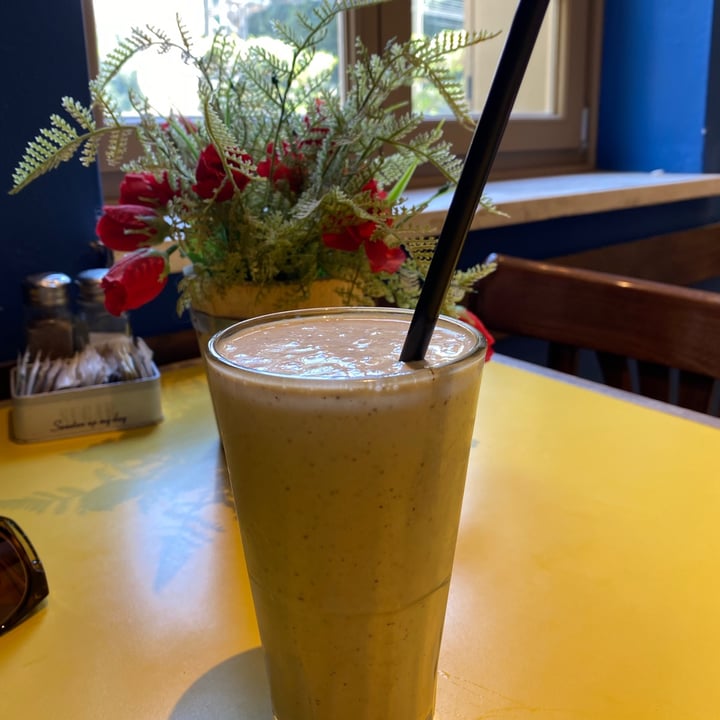 Landwer Café לנדוור Kefar Sava, Israel שייק בריאות - healthy smoothie ...