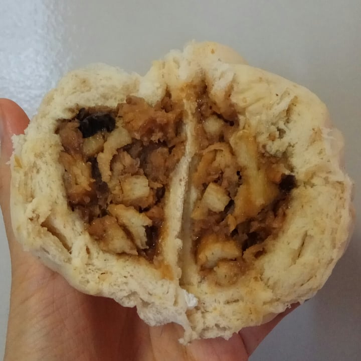 Kim Point Vegetarian Meat with Mushroom Bun Review | abillion