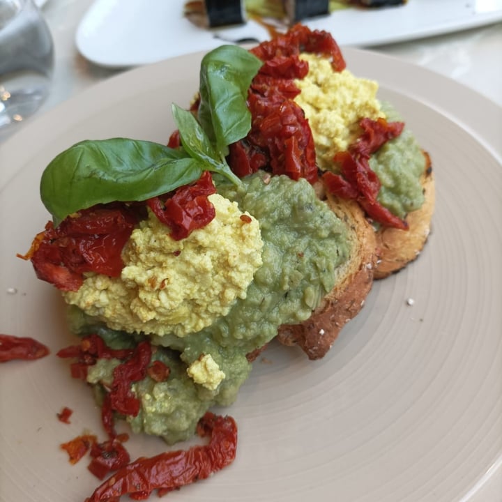 Linfa Milano - Eat Different Milano, Italy Avocado Toast Review | abillion
