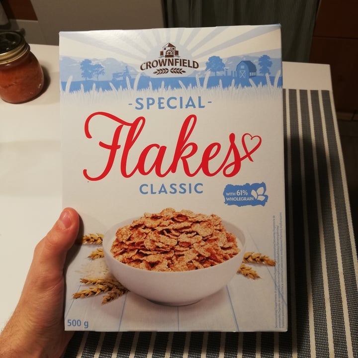 Crownfield Special Flakes classic Review | abillion