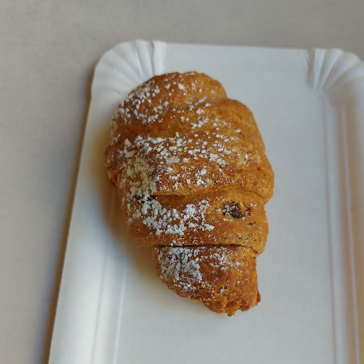 Torteria Berlicabarbis 2 Torino, Italy Cornetto vegan Review | abillion