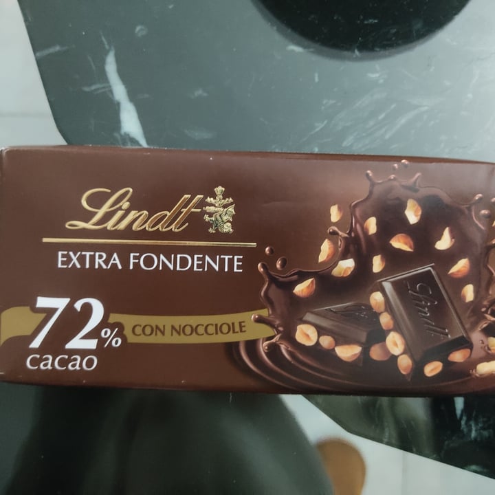 Lindt Extra Fondente 72% cacao Con Nocciole Review | abillion