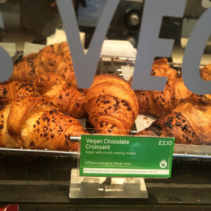Veggie Pret United Kingdom Vegan Chocolate Croissant Review | abillion