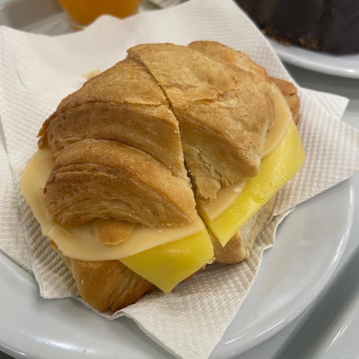 Celeiro Mar Shopping Leça da Palmeira, Portugal Croissant Misto Vegan ...