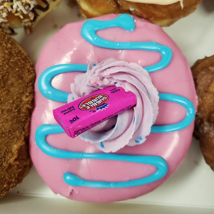 Mmm Donuts • Café & Bakery Barrie, Canada Bubblegum Donut Review | abillion