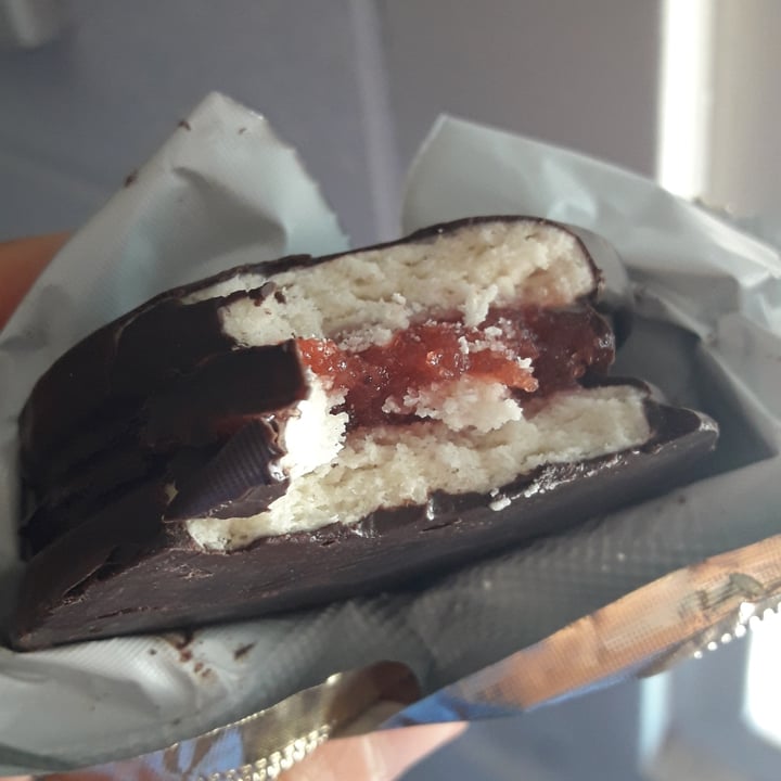 On Track Alfajor Relleno Con Membrillo Review | abillion