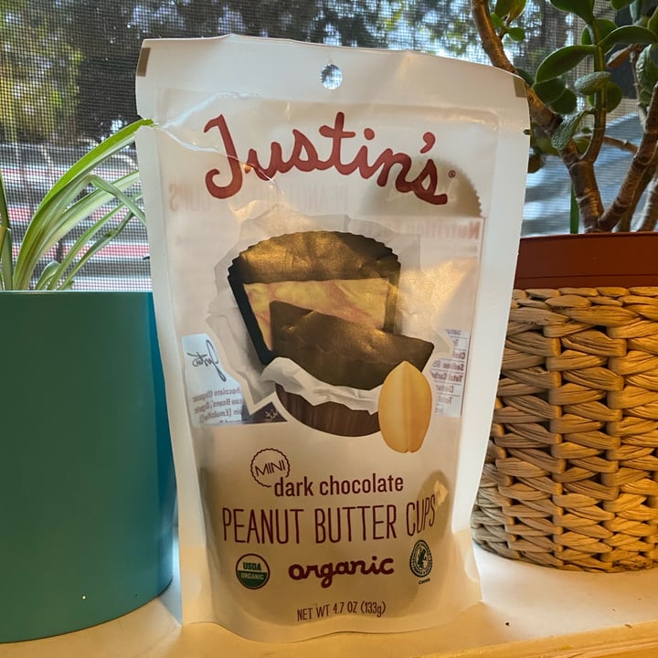 Justin's Mini Dark Chocolate Peanut Butter Cups Review | abillion