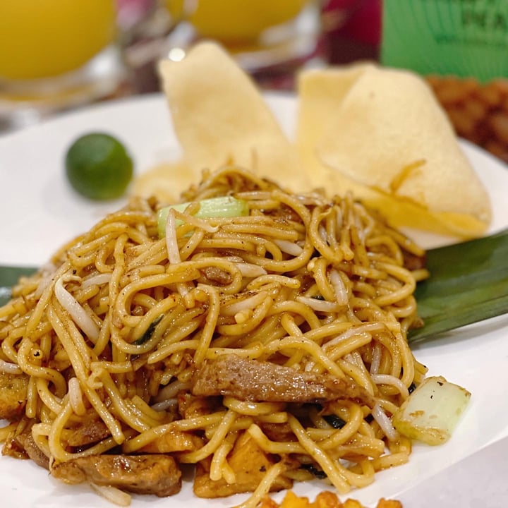 Warung Ijo Rochor, Singapore Fishcake Mee goreng (Eggless) Review | abillion