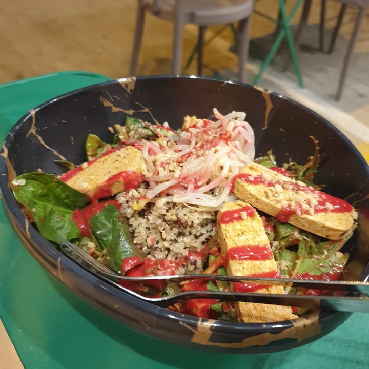 Laganum Athina, Greece Quinoa & Tofu Salad Review | abillion
