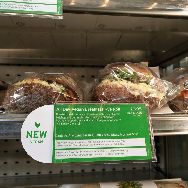 Veggie Pret United Kingdom All-day Vegan Breakfast Rye Roll Review ...