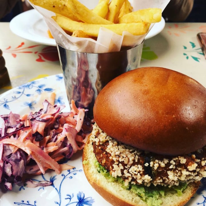 Cosy Club United Kingdom Vegan Plant Based Burger Review | abillion
