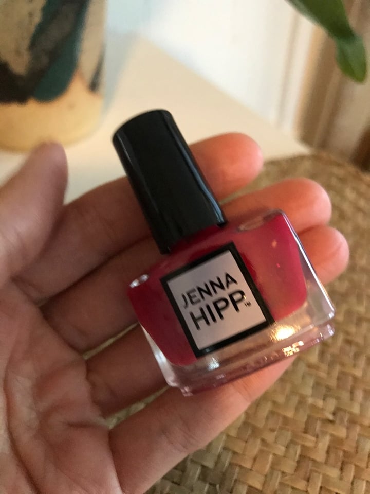 Jenna Hipp Reviews | abillion