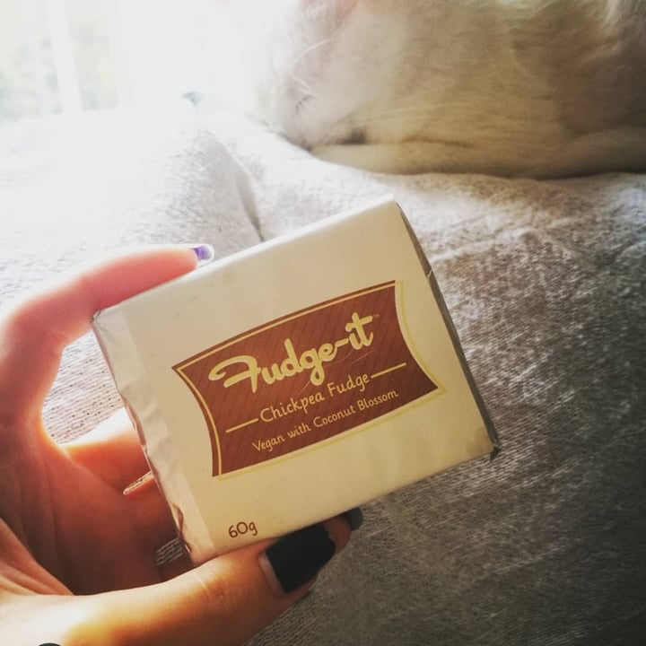 Fudge-it Vanilla vegan fudge Review | abillion