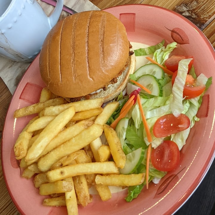 Pow’r Plant United Kingdom Chick'n Burger Review | abillion