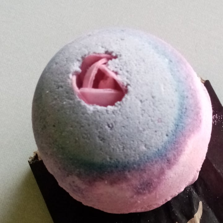 LUSH Fresh Handmade Cosmetics Sex Bomb Bath Bomb Review | abillion