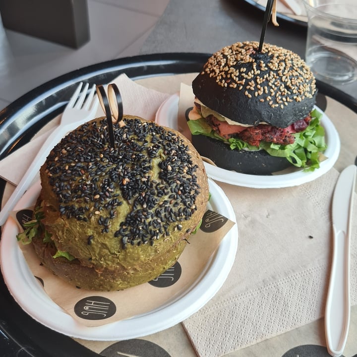 HUG Monza, Italy Burger "Batman" Review | abillion