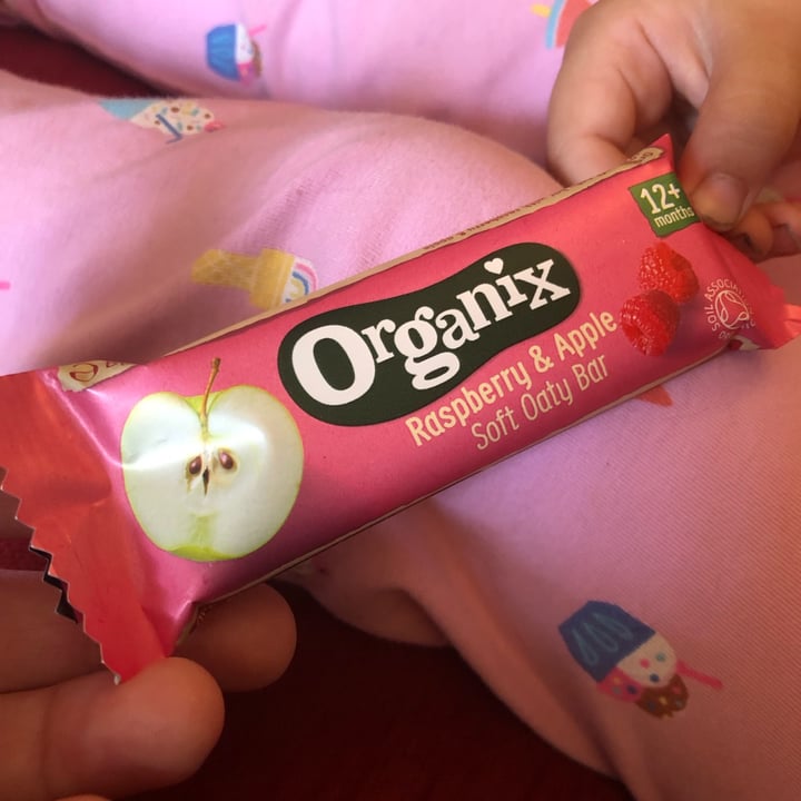 Organix Raspberry & Apple Soft Oaty Bar Review | abillion